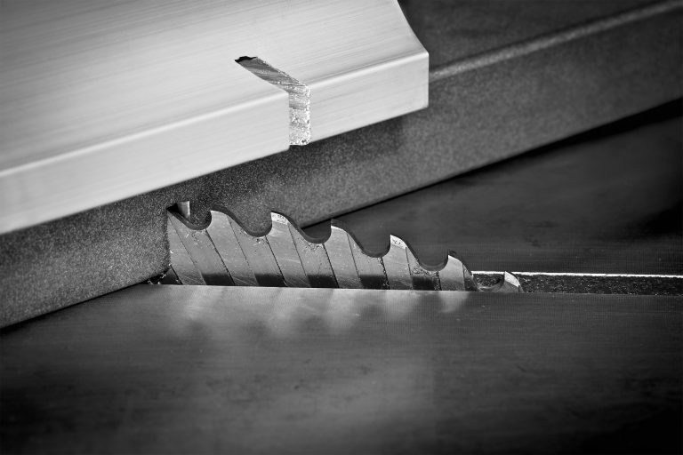 Intercut är en komplett leverantör av maskiner för bearbetning av plåt ...